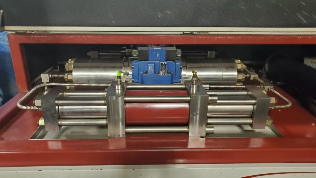 4' x 8' Jet Edge 48 High Rail Waterjet, 2001 - 60,000 PSI - Revelation ...