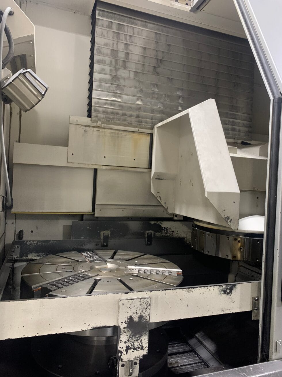 Okuma V100R VTL, 2015 - 40" Chuck, Mist Collector - Revelation Machinery
