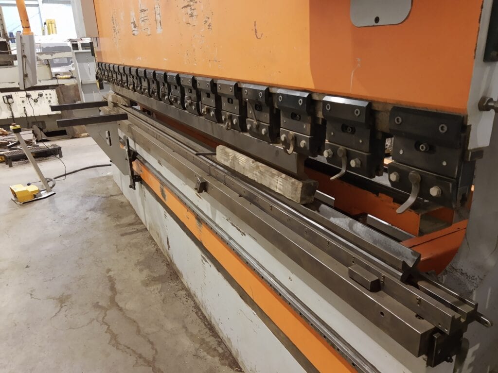 242 Ton x 14' Ermak Power-Bend Pro CNC Press Brake - 2013, Crowning ...