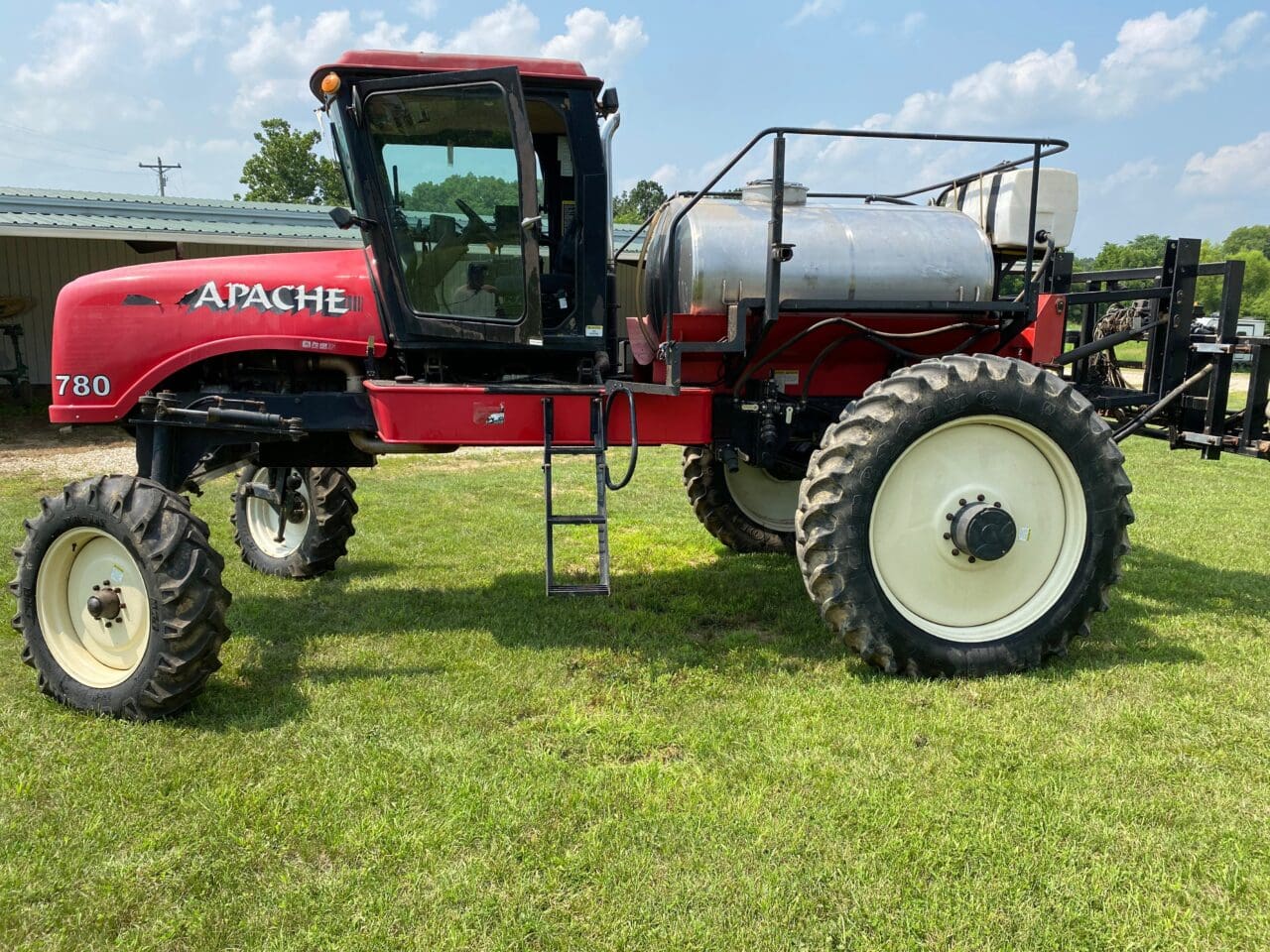 Apache 780 Sprayer, 2002 -1877 hrs. - Revelation Machinery