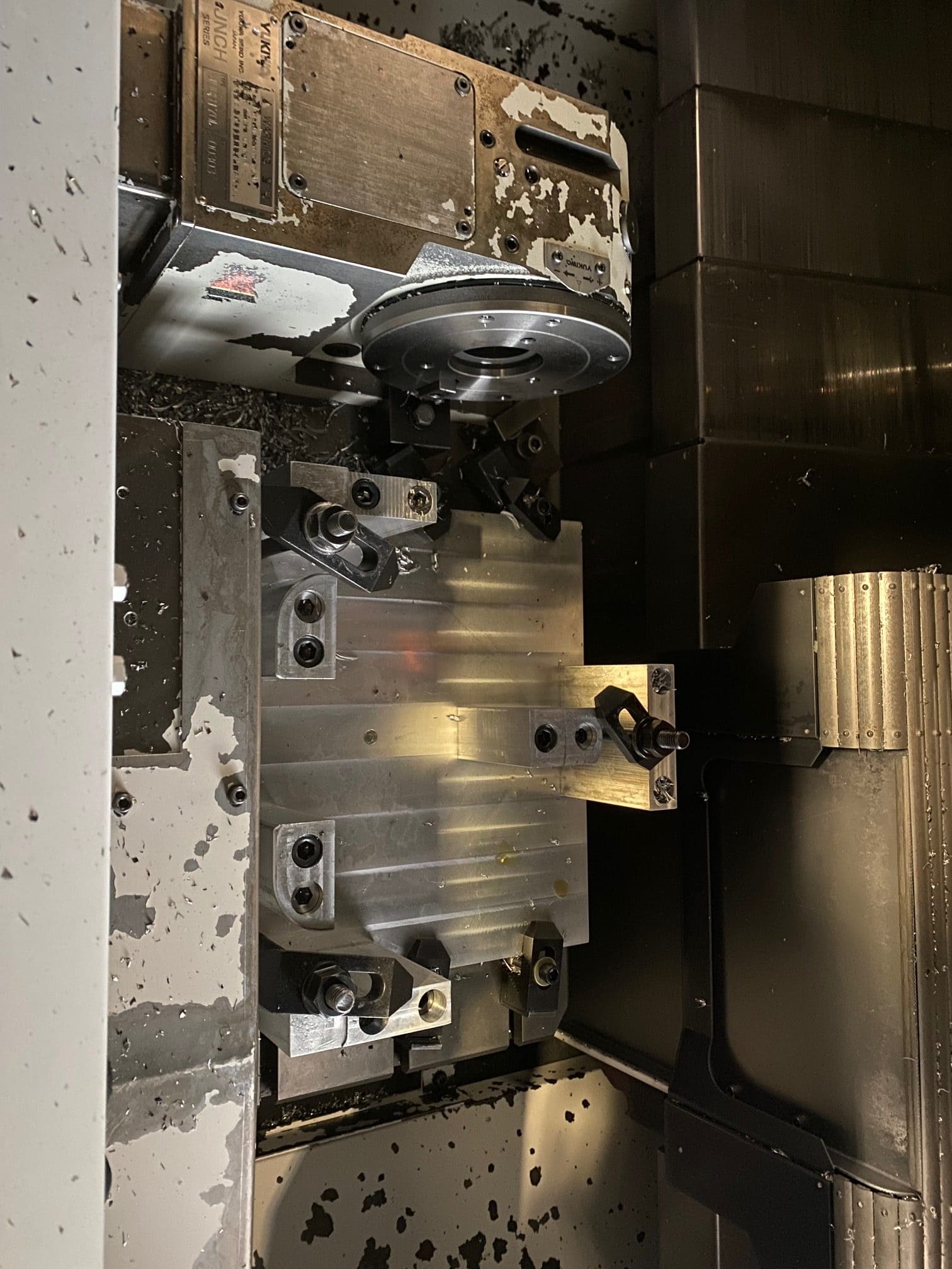 Brother Speedio R450X1, 2016 - Yukiwa 4th Axis, LNS Chip Conveyor,16K ...