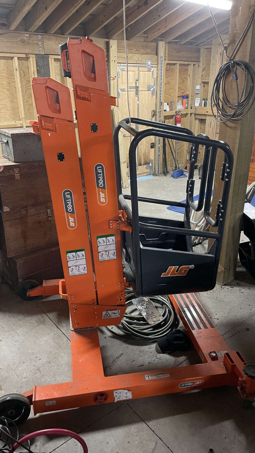 JLG FT140 LiftPod 330lb Personal Portable Lift, 2020 - Revelation Machinery