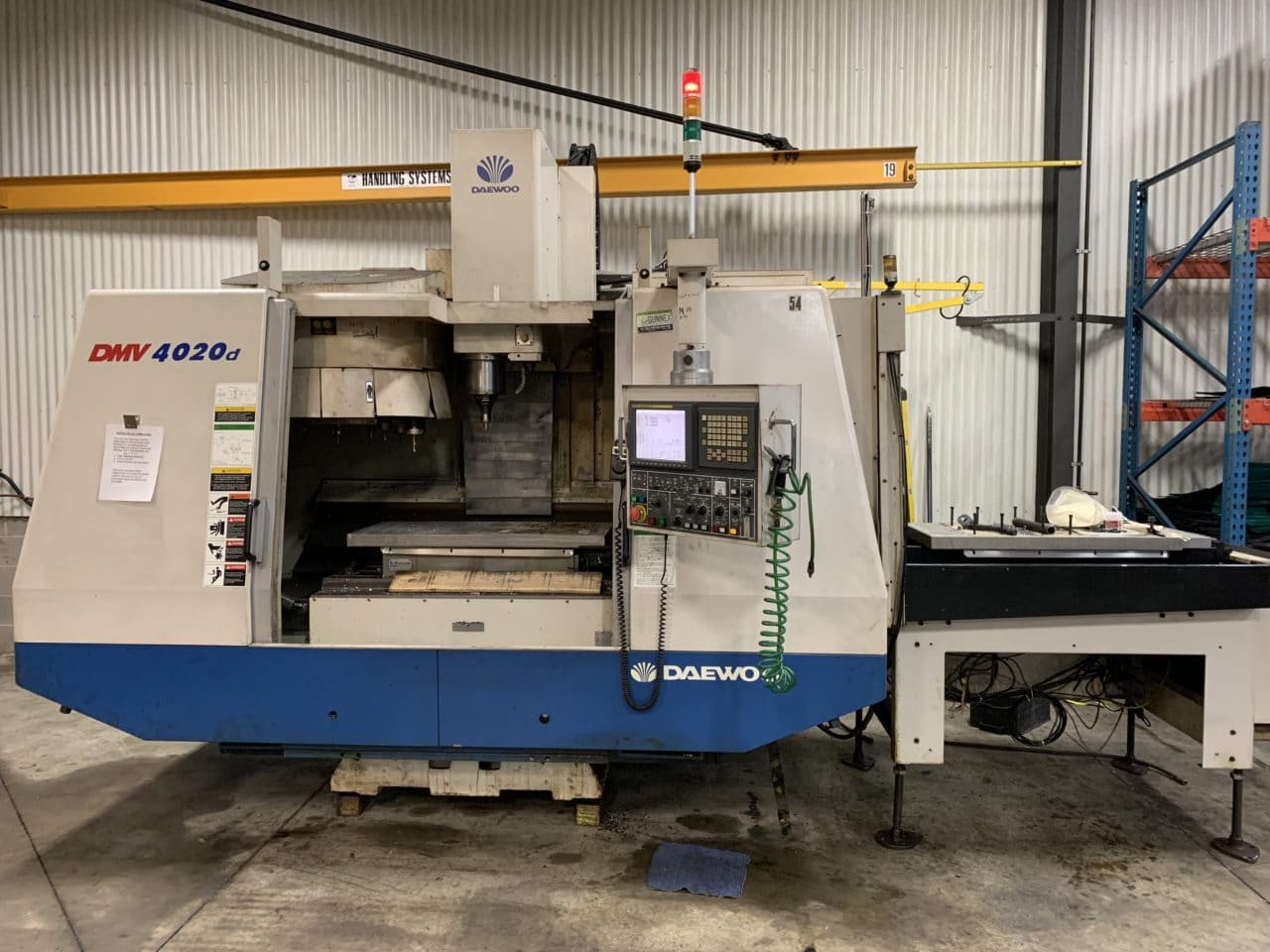 Daewoo DMV 4020D VMC, 2003- Chip Conveyor, Pallet Changer - Revelation ...