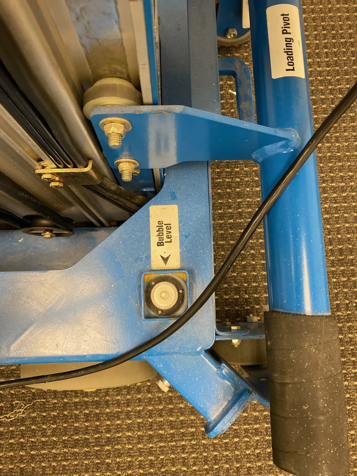 Genie Industries AWPA-30S Electric Work Platform, 1999 - 30 ...
