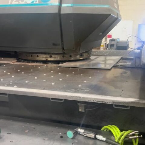 33 Ton Strippit 1250/30 Turret Punch, 1999 - Tooling Included ...