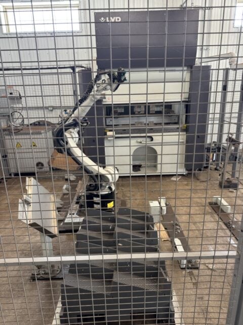 44 Ton x 5' LVD Dyna Cell CNC Robot Press Brake, 2019 - Installed New ...