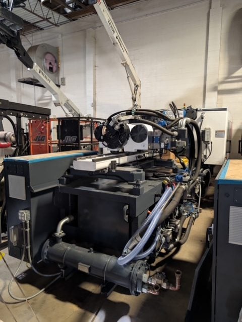 315 Ton Servo Hydraulic Milacron Q Series 3 Injection Molding Machine ...