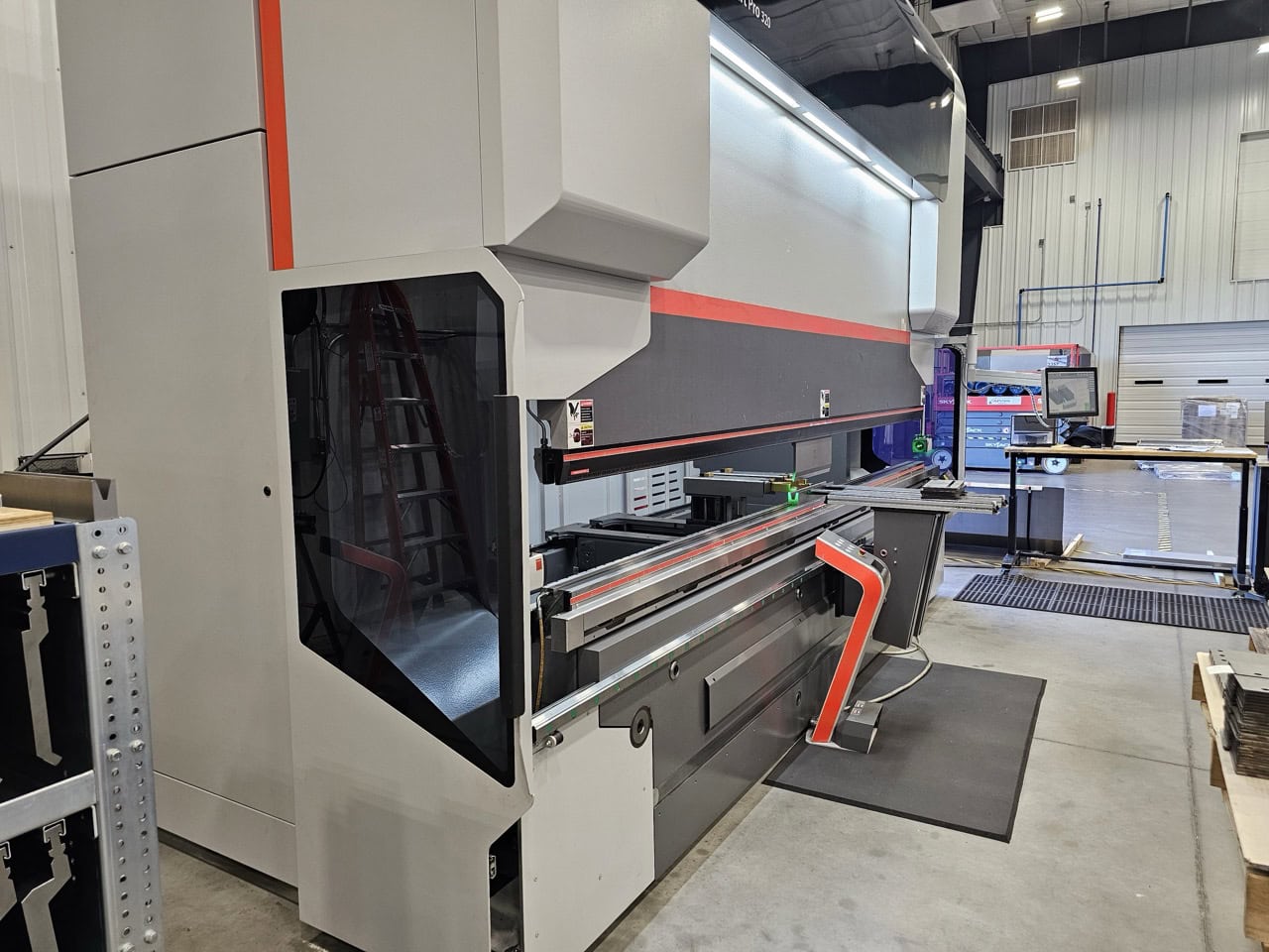 352 Ton x 14' Bystronic Xpert Pro 320/4300 Extended Hydraulic Press ...